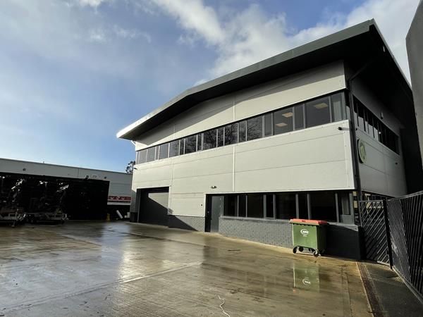 Light industrial to let in Gannex House, Gannex Park, Dewsbury Road ...