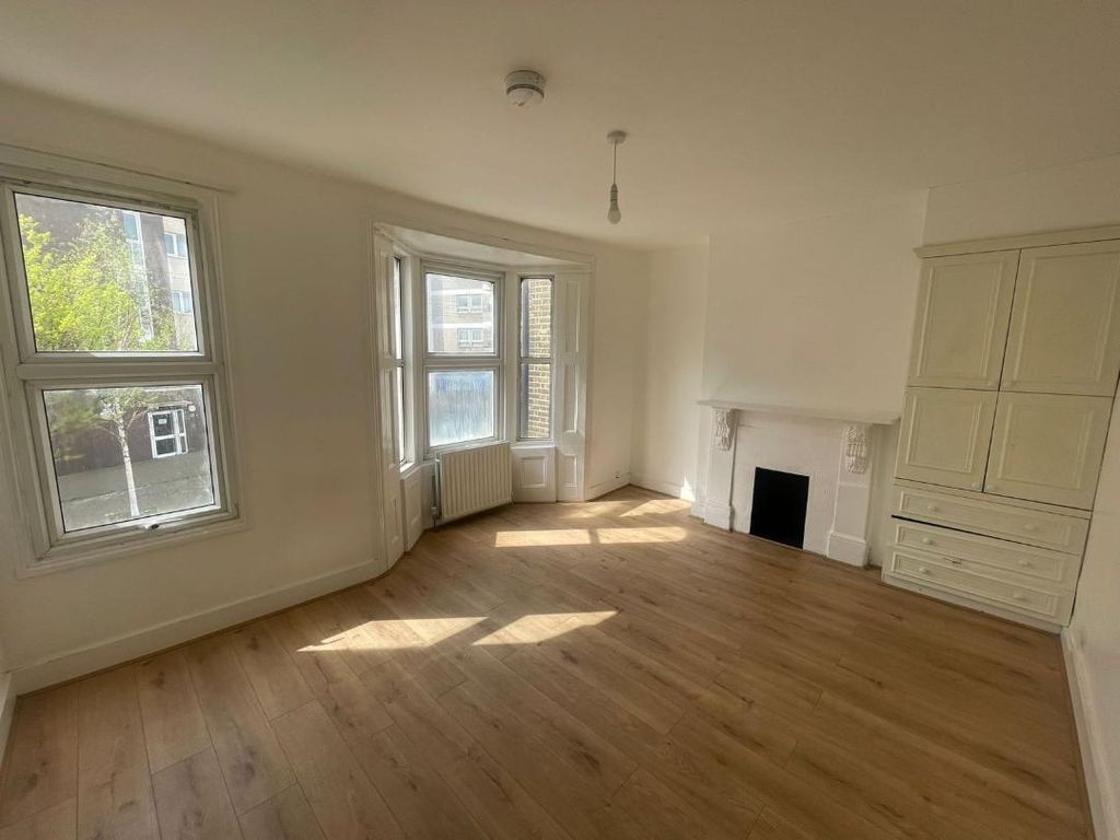 5 bed shared accommodation to rent in Bow Common Lane, London E3, £ ...