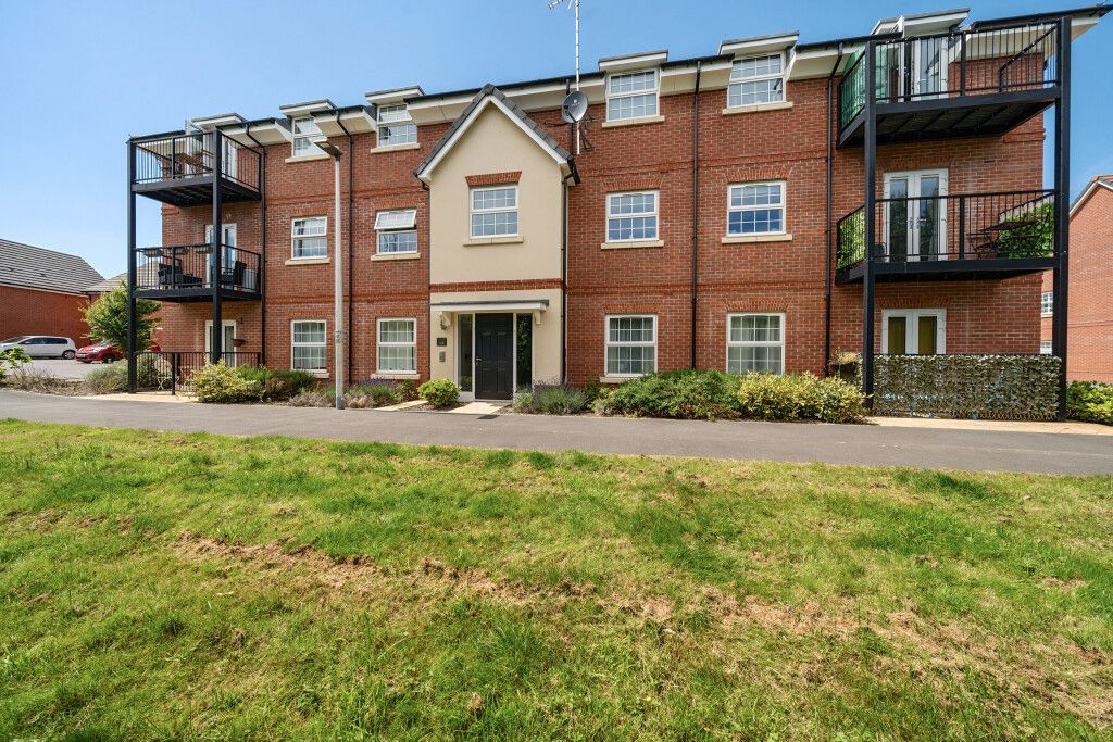 2 bed flat to rent in Coronation Drive, Three Mile Cross, Reading ...