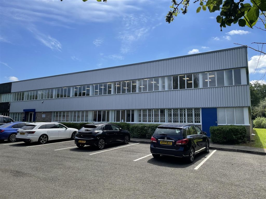 Light industrial to let in Thornhill Road, Moons Moat North Industrial ...
