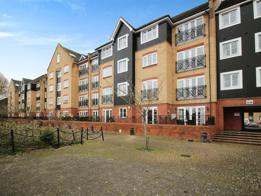 2 bed flat for sale in Longman Court, Stationers Place, Hemel Hempstead ...