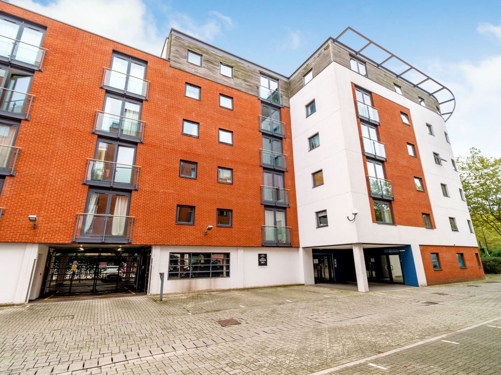 2 bed flat for sale in Channel Way, Ocean Village, Southampton ...