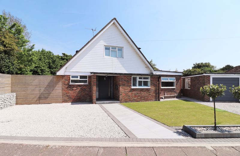 4 bed chalet for sale in Goodwood Road, Findon Valley, Worthing BN13, £ ...