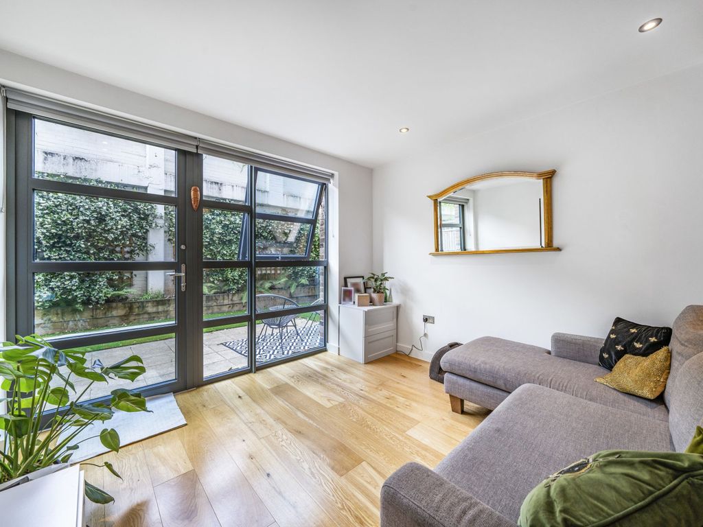 1 bed flat for sale in Alwen Court, Pages Walk SE1, £625,000 - Zoopla