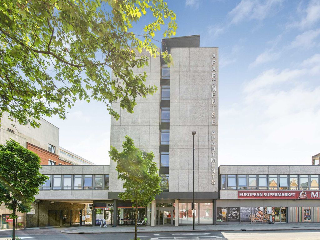 1 bed flat to rent in Streatham High Road, London SW16, £1,600 pcm - Zoopla