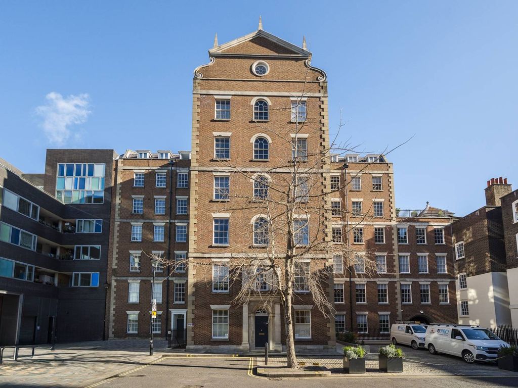 2 bed flat to rent in Sandringham Court, Soho, London W1F, £7,367 pcm ...