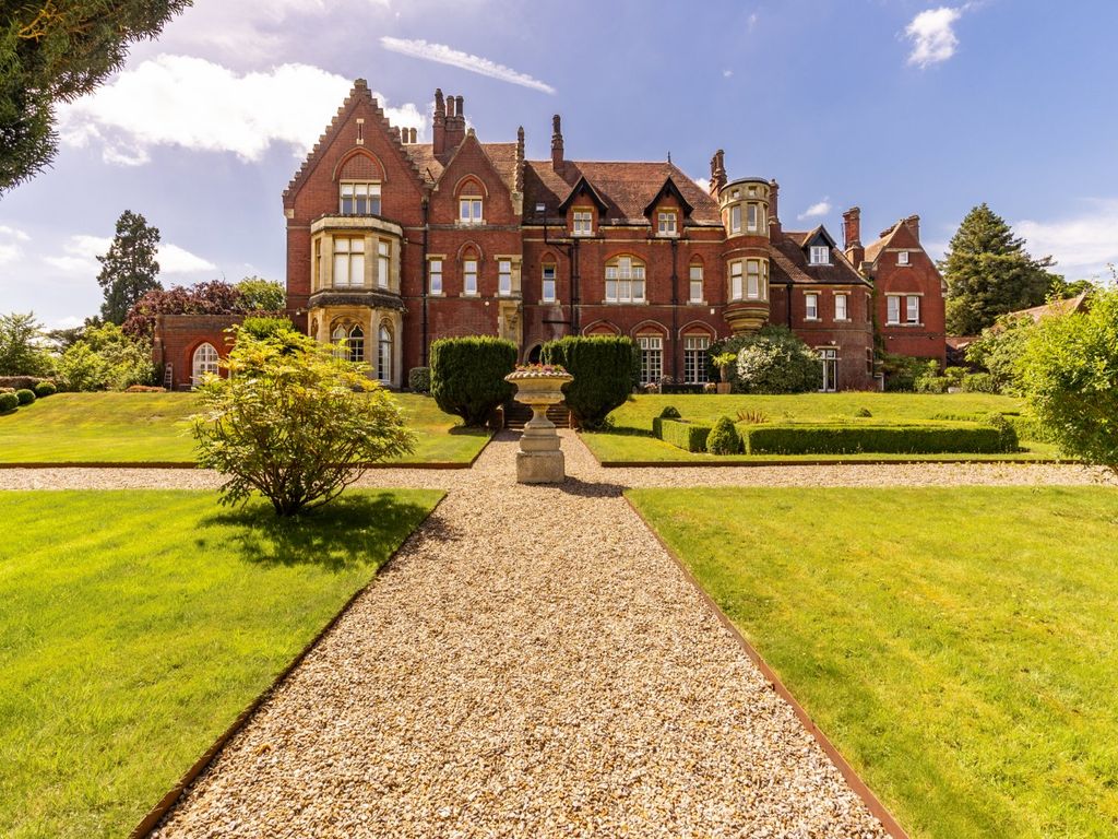 6 bed terraced house for sale in Hitcham Lane, Burnham, Buckinghamshire ...