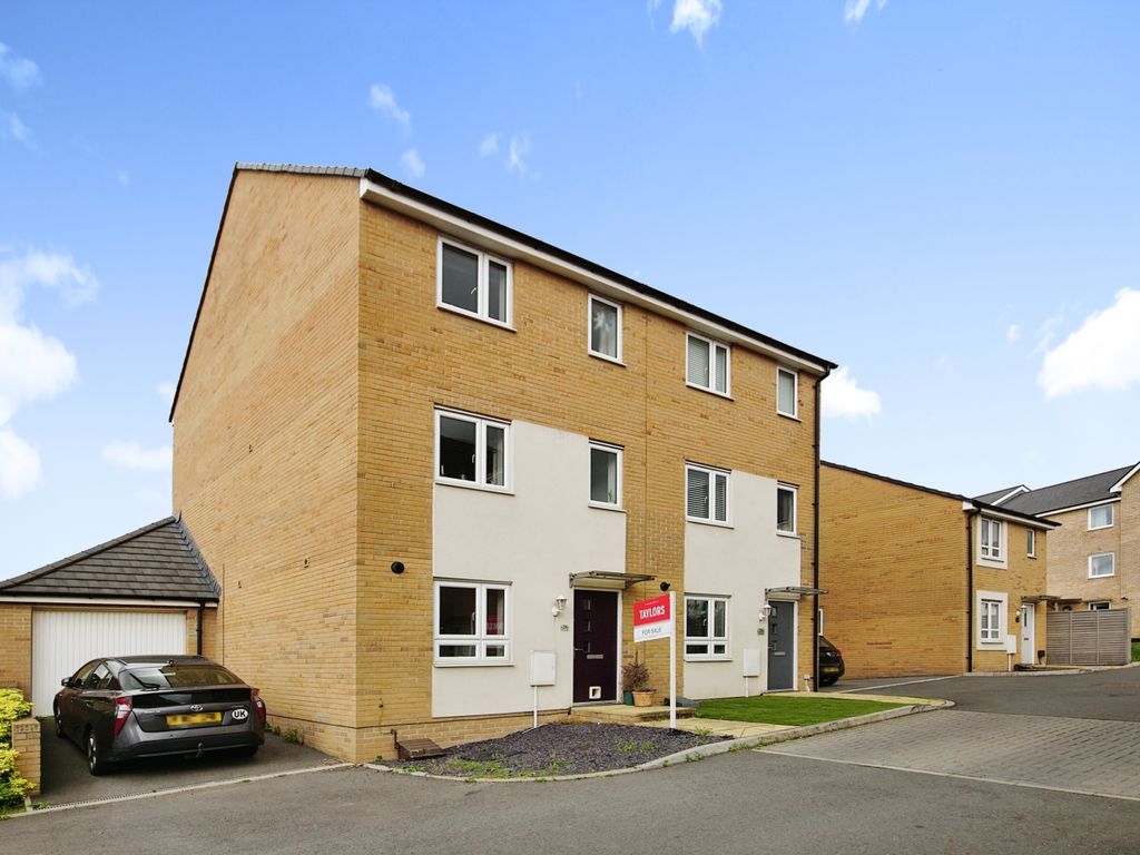 4 Bed Semi Detached House For Sale In Carnation Road Lyde Green