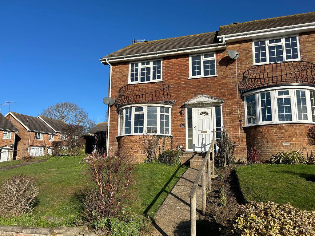3 Bed Property To Rent In Links Drive Bexhill On Sea Tn40 £1 300 Pcm