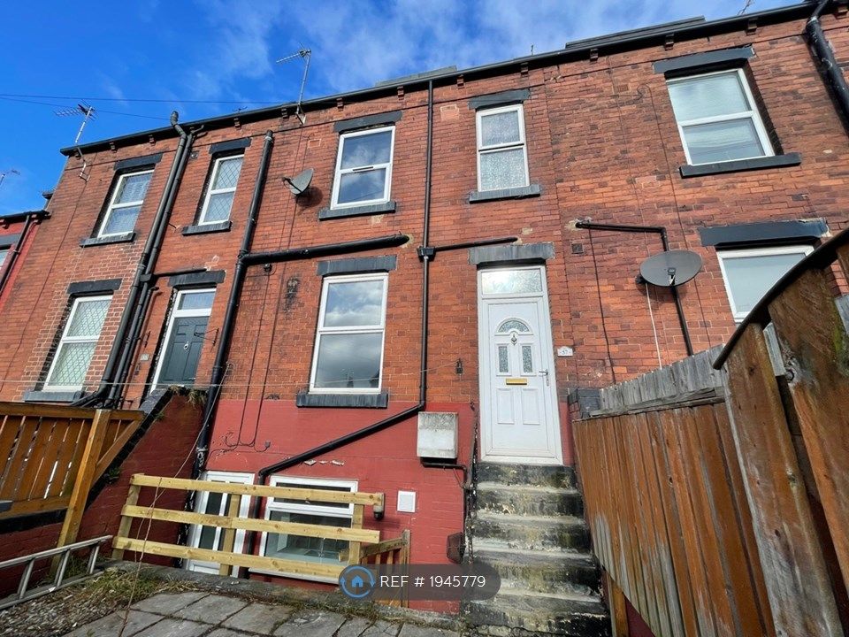 2 Bed Terraced House To Rent In Longroyd Grove Leeds Ls11 £850 Pcm