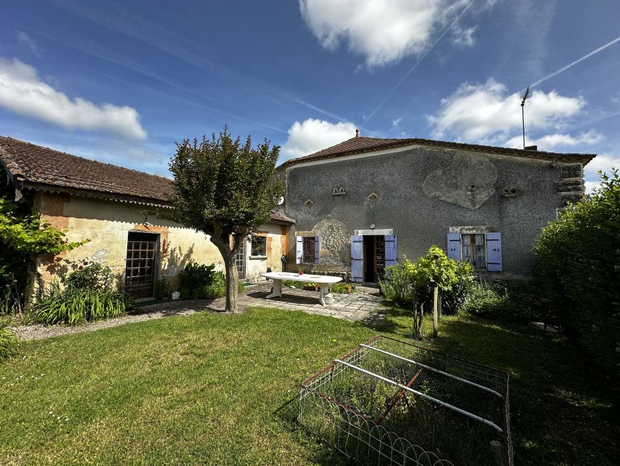 4 bed farmhouse for sale in Taillecavat, Aquitaine, 33580, France, £ ...