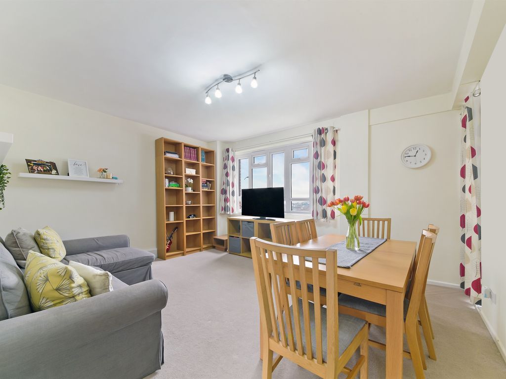 3 bed flat for sale in Albert Drive, Southfields, London SW19 - Zoopla