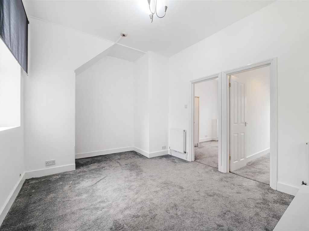 2 bed flat to rent in Parish Lane, Penge SE20, £1,500 pcm - Zoopla