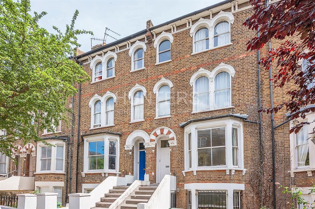 3 bed flat to rent in Lowfield Road, London NW6, £2,450 pcm - Zoopla