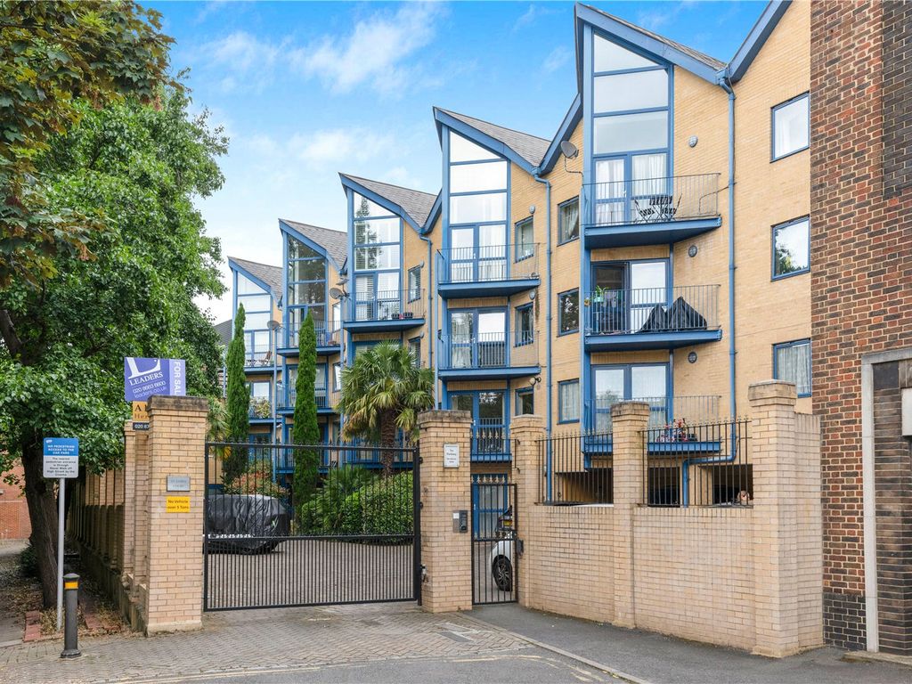3 bed flat for sale in Edison Road, Bromley BR2, £525,000 - Zoopla
