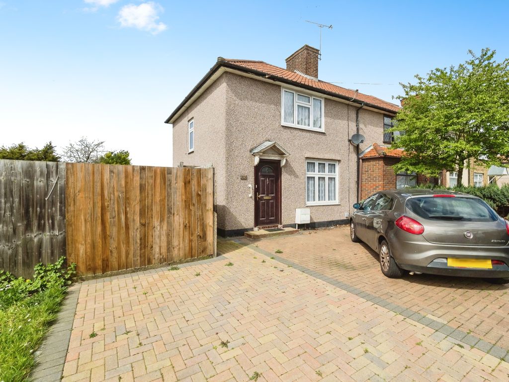 3 Bed End Terrace House For Sale In Singleton Road Dagenham Rm9 £