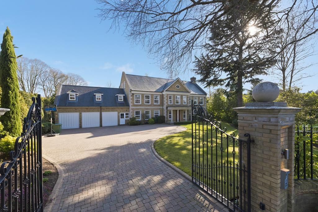 6 bed detached house to rent in Eaton Park, Cobham KT11 - Zoopla