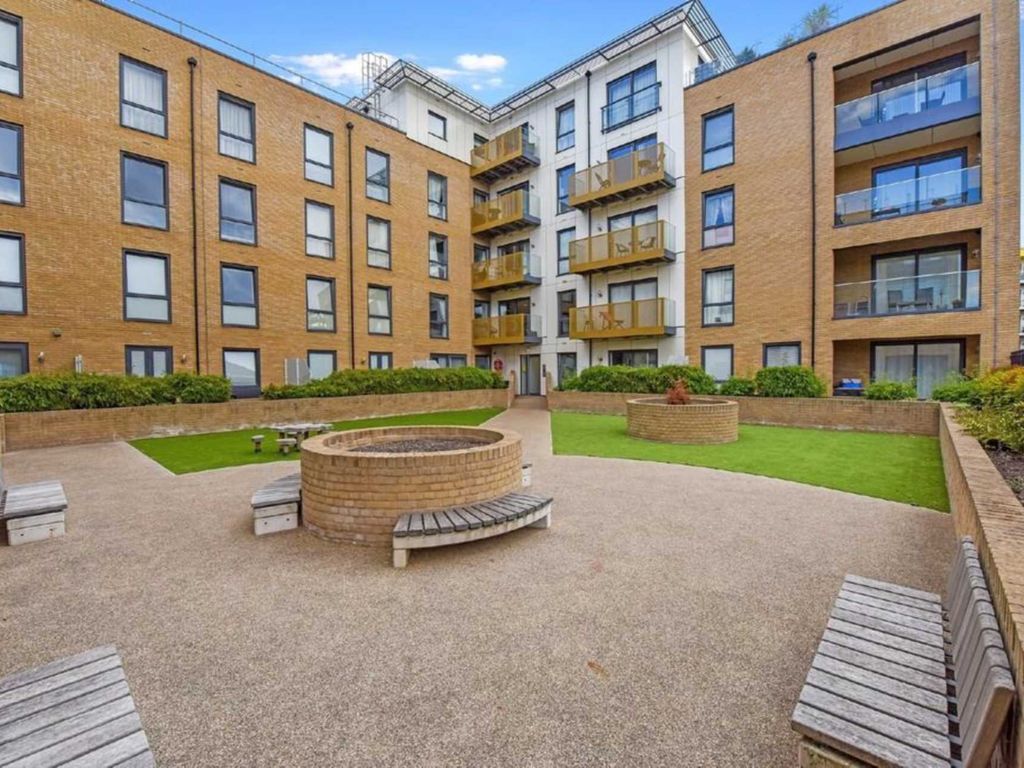 2 bed flat for sale in Watson Heights, Chelmsford CM1 - Zoopla
