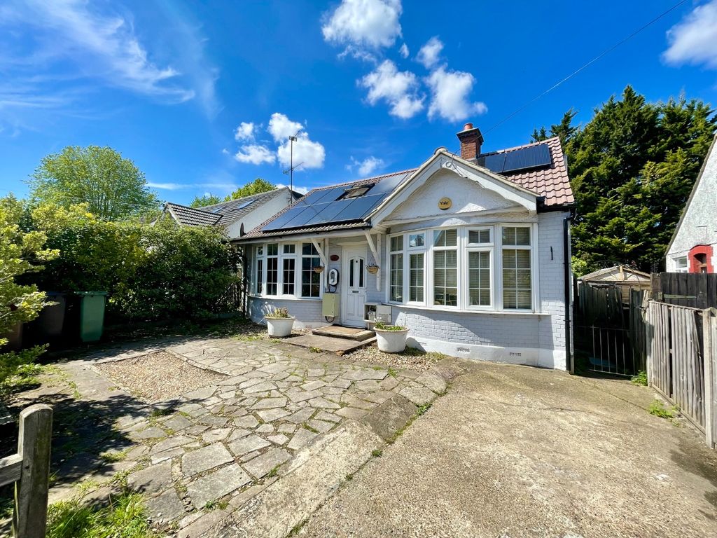 3 Bed Detached House For Sale In Bishopscote Road Luton Bedfordshire