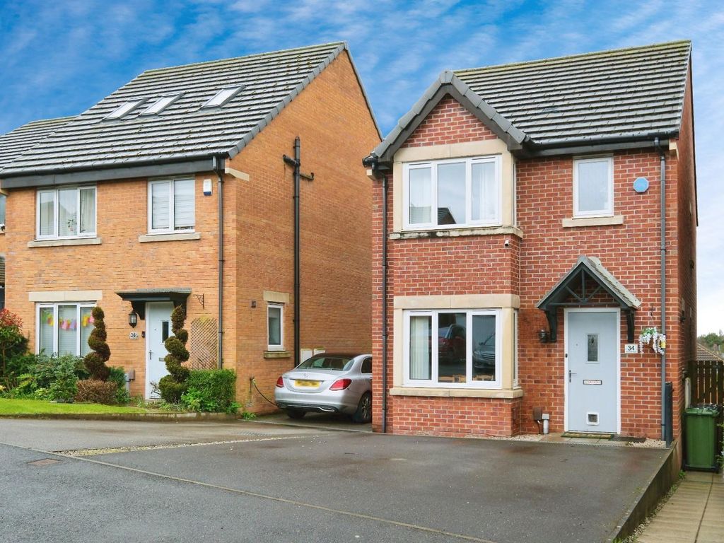 3 bed detached house for sale in Round Hill Road, Pudsey, Leeds LS28, £ ...