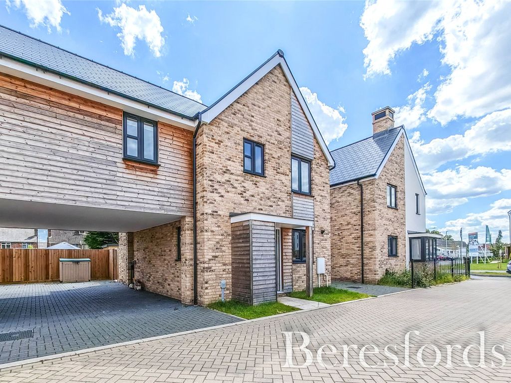 4 bed link detached house for sale in Ozalid Road, Colchester CO1, £ ...
