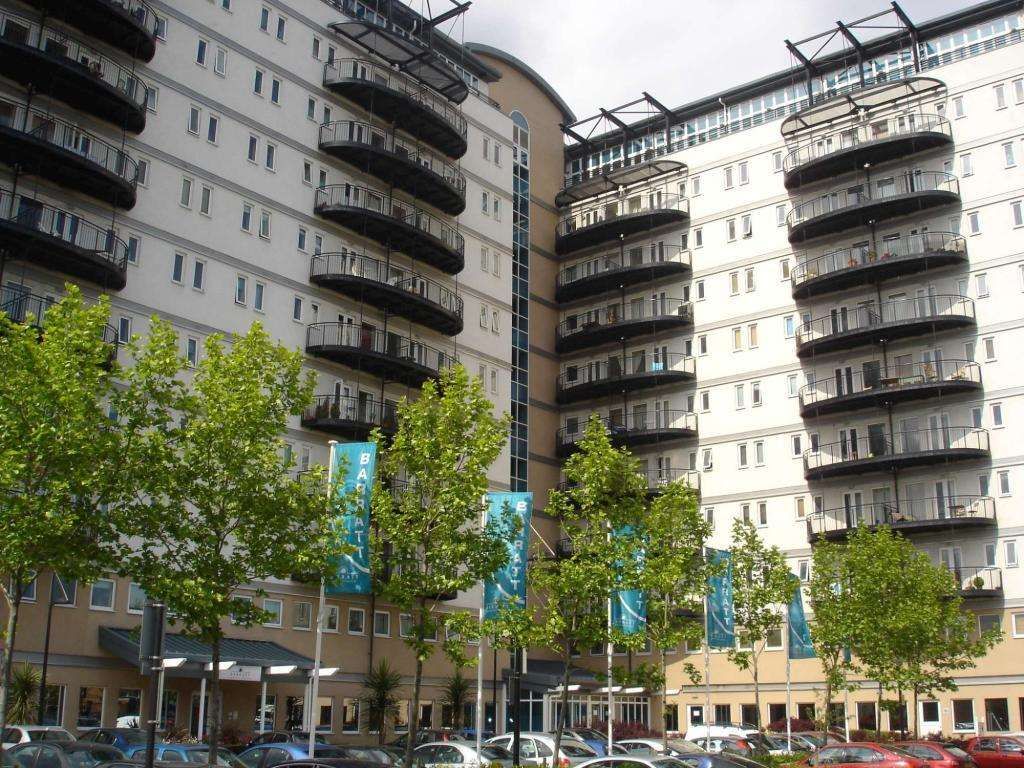1 bed flat to rent in Central House, Hight Street, Stratford E15, £ ...