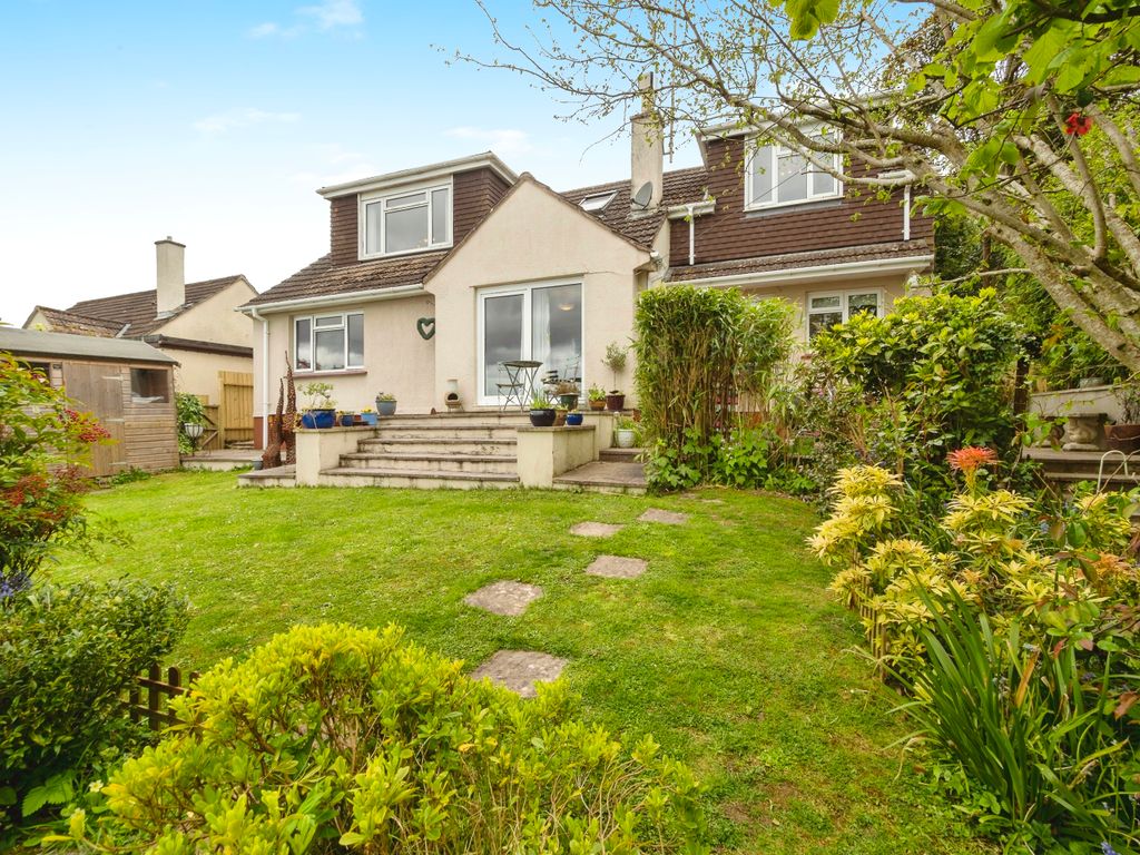 5 Bed Detached House For Sale In Rundle Road Newton Abbot Tq12 £