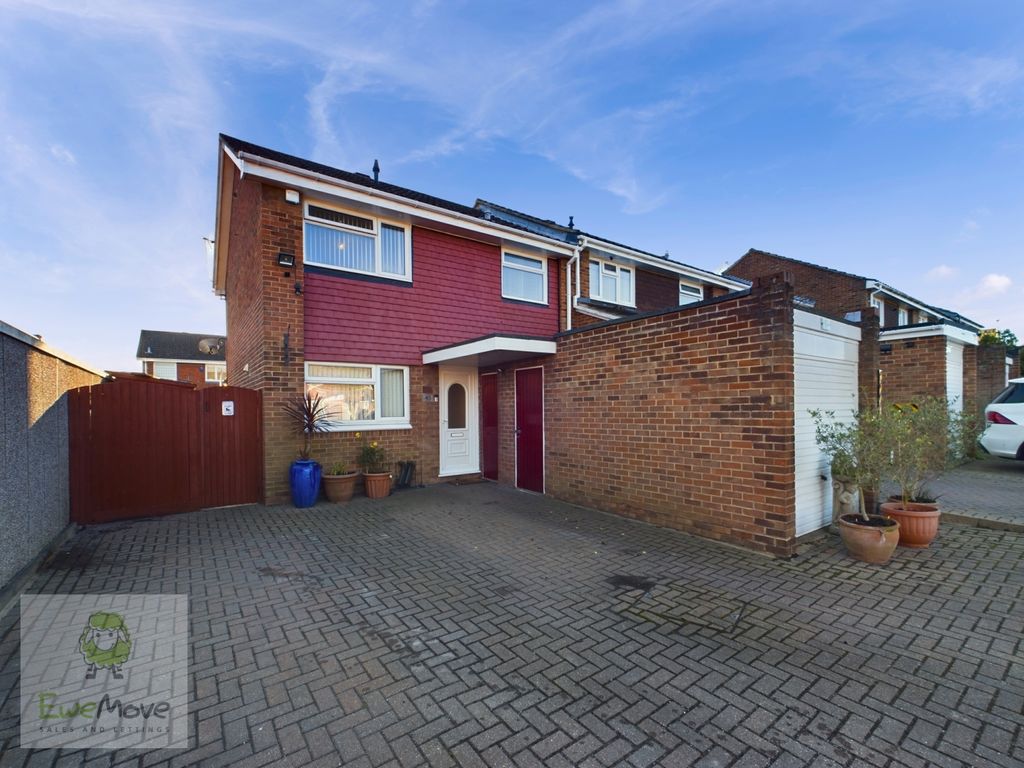 3 bed end terrace house for sale in Wall Close, Hoo, Rochester ME3, £ ...