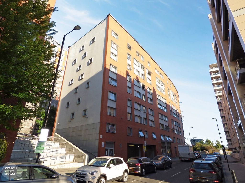2 bed flat for sale in Blackwall Way, London E14 - Zoopla