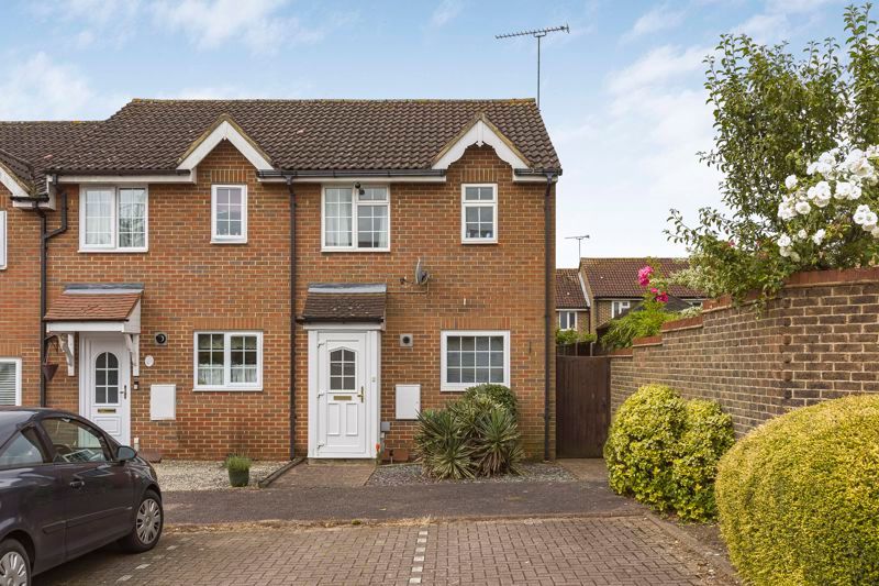 2 Bed End Terrace House For Sale In Foxes Close Hertford Sg13 £