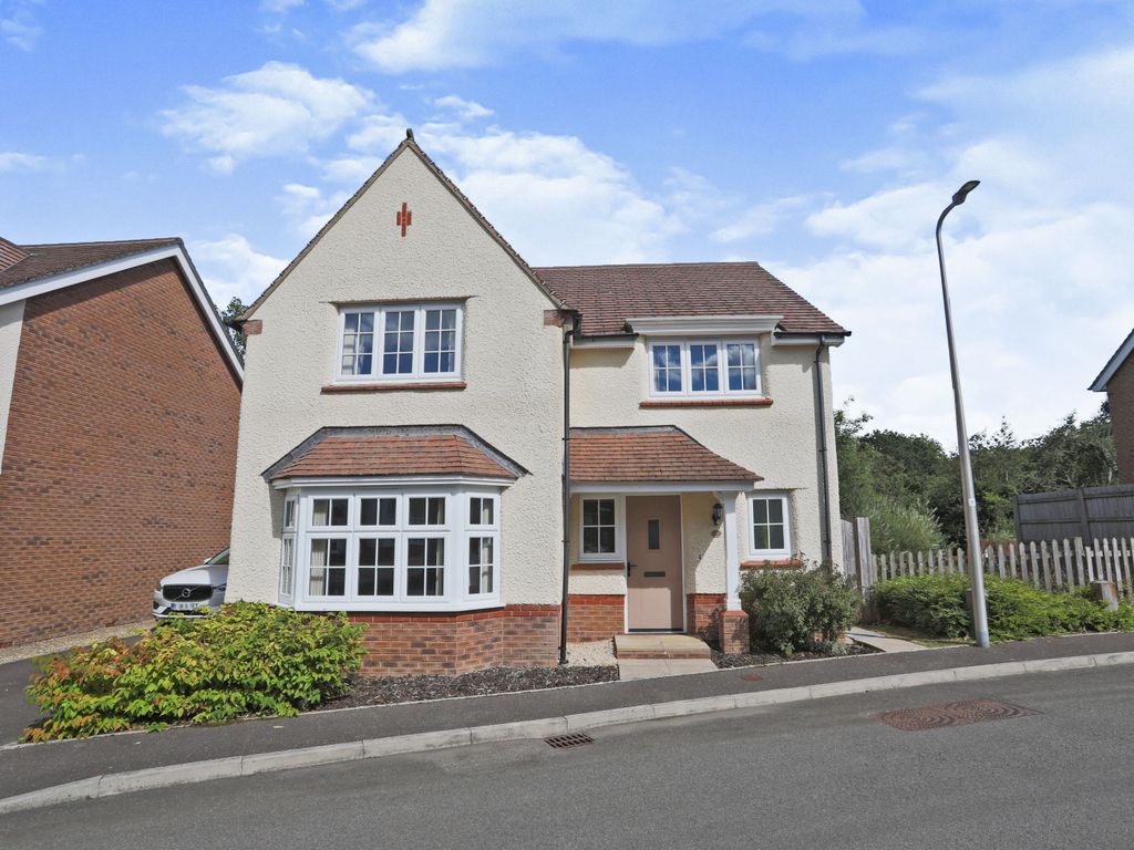4 Bed Detached House For Sale In Parc Cwm Pant Bach Heolgerrig