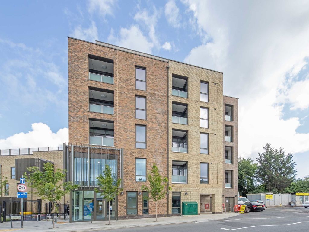 2 bed flat to rent in Coombe Road, Norbiton, Kingston Upon Thames KT2 ...