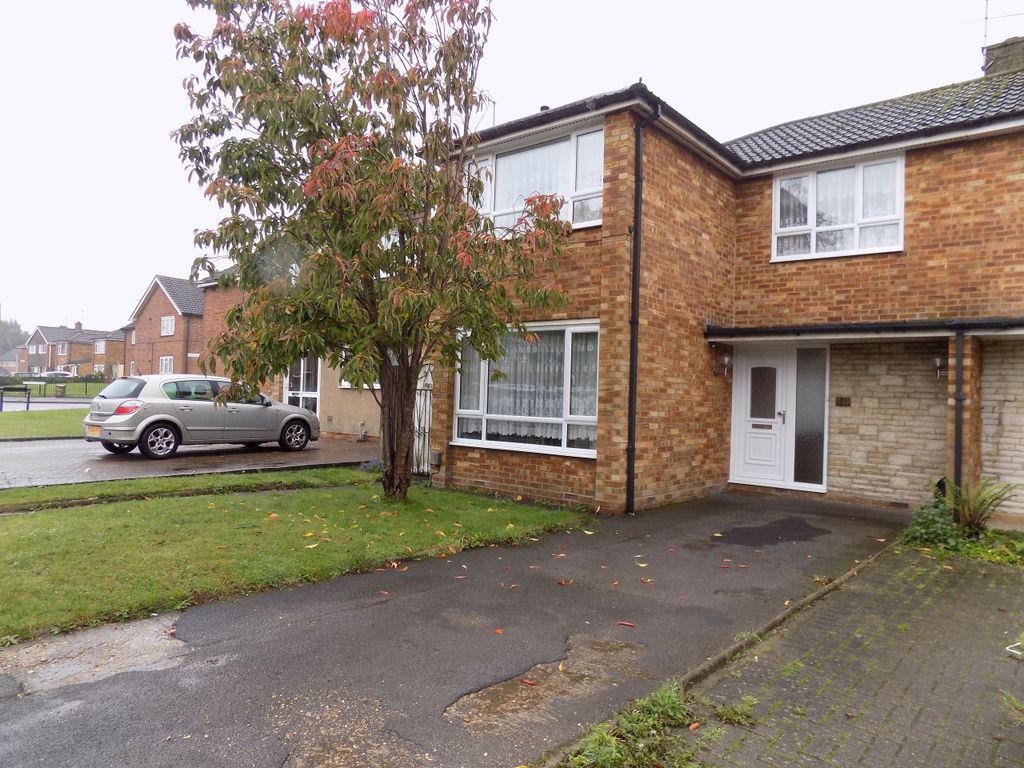 3 Bed Semi Detached House To Rent In Percheron Drive Luton