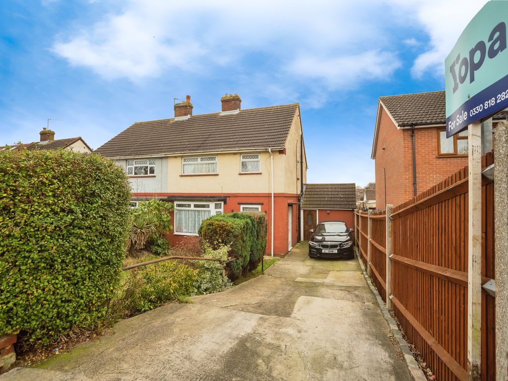 3 Bed Semi Detached House For Sale In Wayfield Road Chatham Me5 £