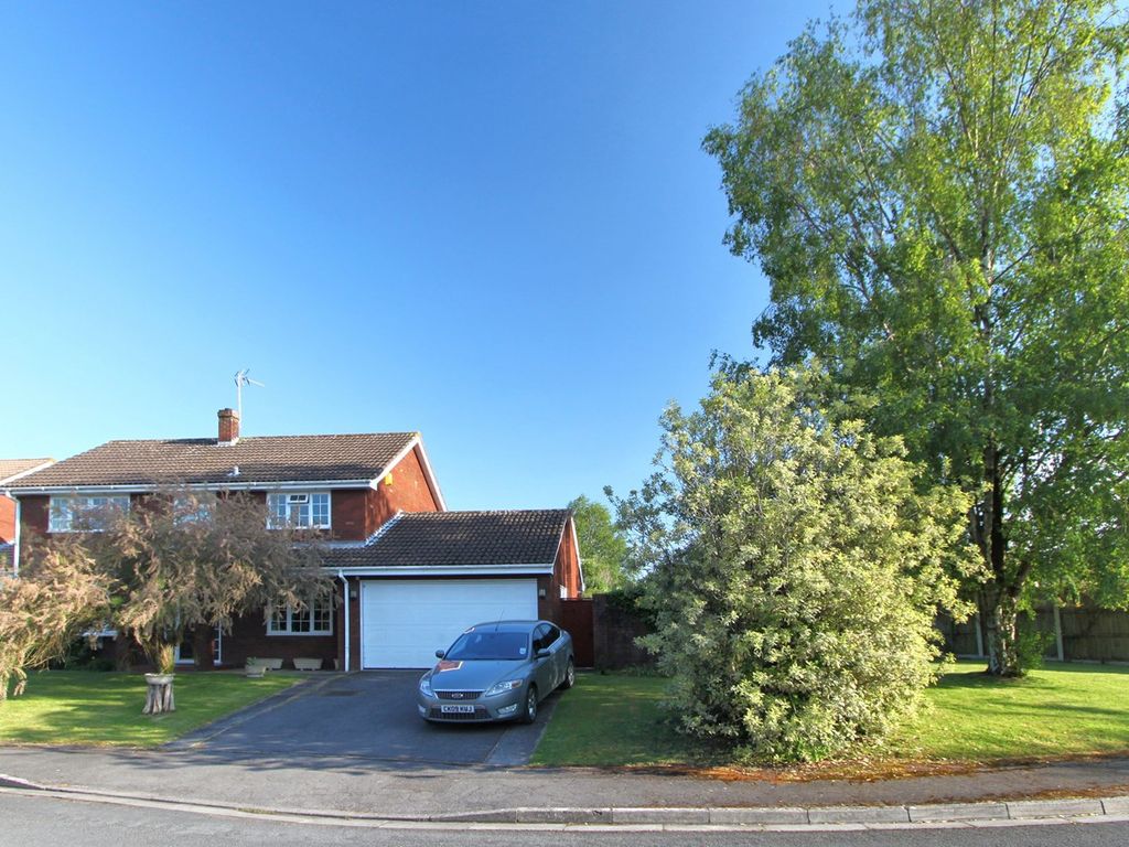 4 bed detached house for sale in Chatsworth Park, Thornbury BS35, £ ...