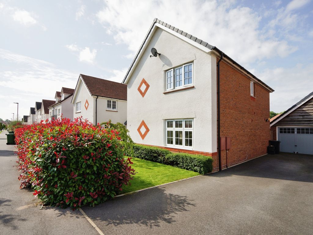 3 Bed Detached House For Sale In Homington Avenue Badbury Park
