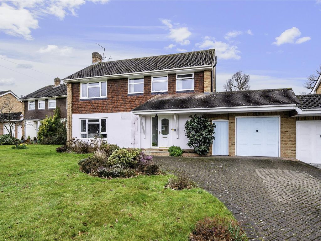 4 bed link-detached house for sale in Greenway, Great Bookham ...