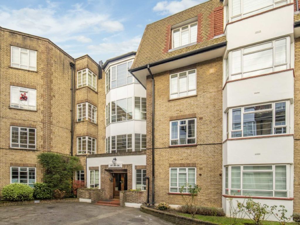 3 bed flat to rent in Woodside, London SW19, £3,250 pcm - Zoopla