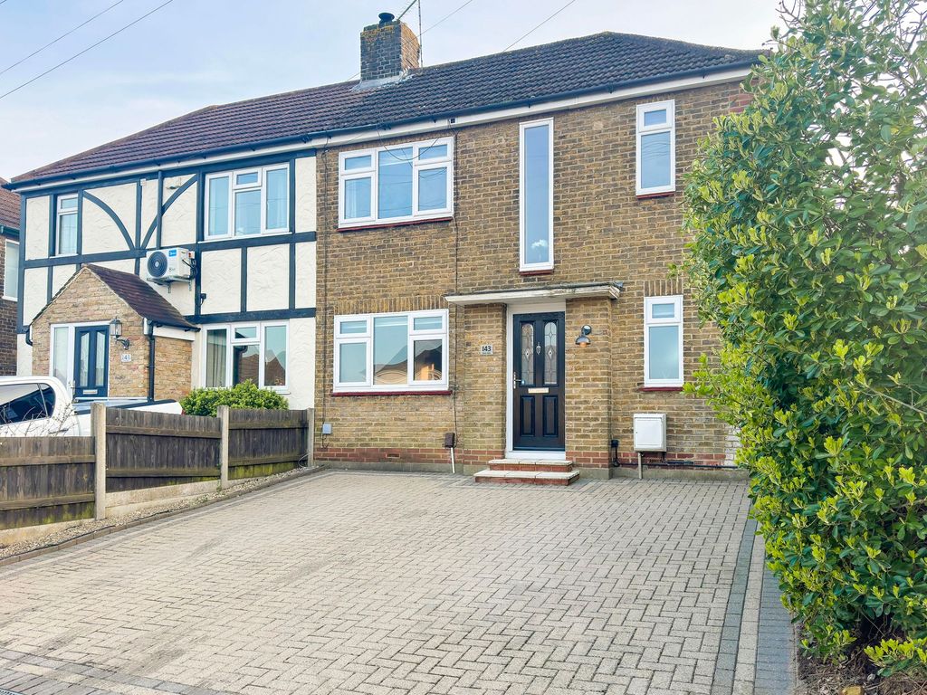 3 Bed Semi Detached House For Sale In Cedar Road Strood Rochester