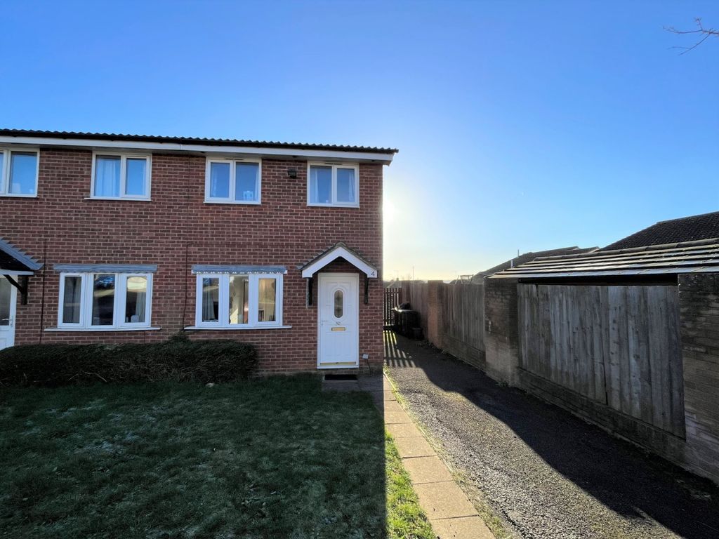 2 Bed Semi Detached House To Rent In Sandover East Hunsbury