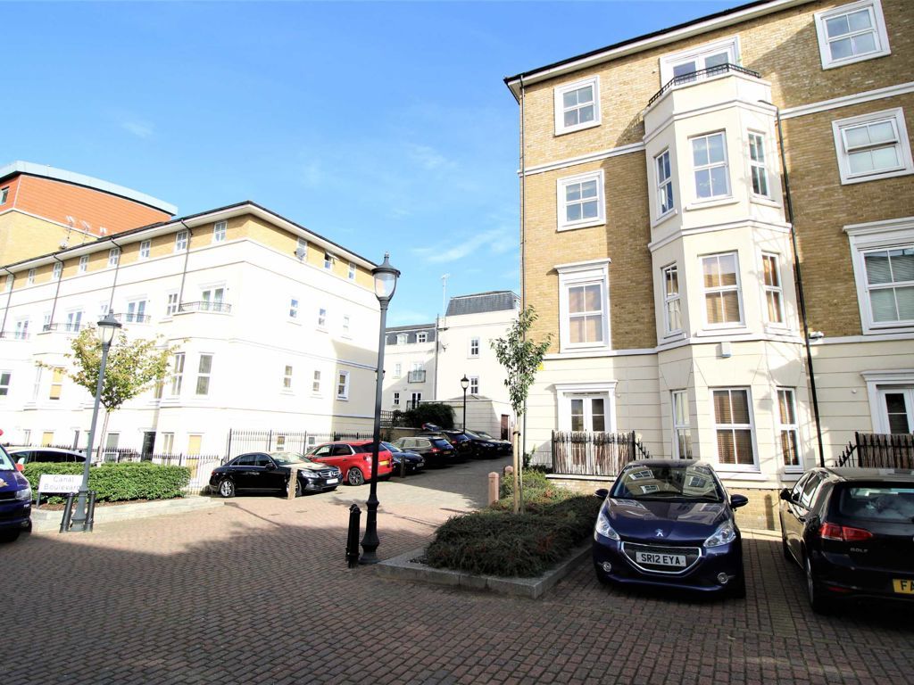 3 bed flat to rent in Northpoint Square, London NW1, £2,999 pcm - Zoopla