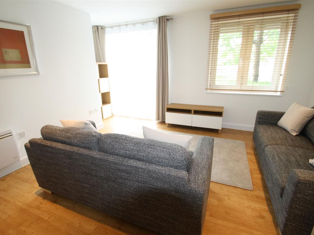 1 bed flat to rent in Queensgate House, Hereford Road, Bow E3, £1,690 ...