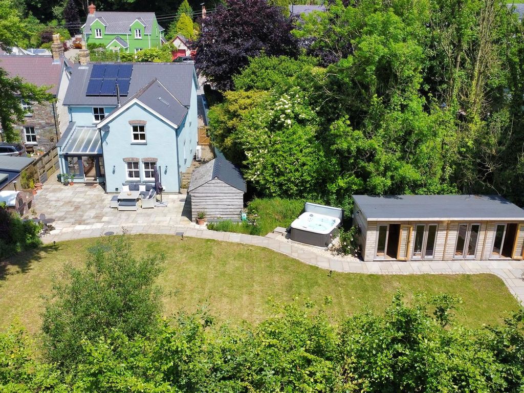 4 Bed Detached House For Sale In New Moat Clarbeston Road Sa63 £