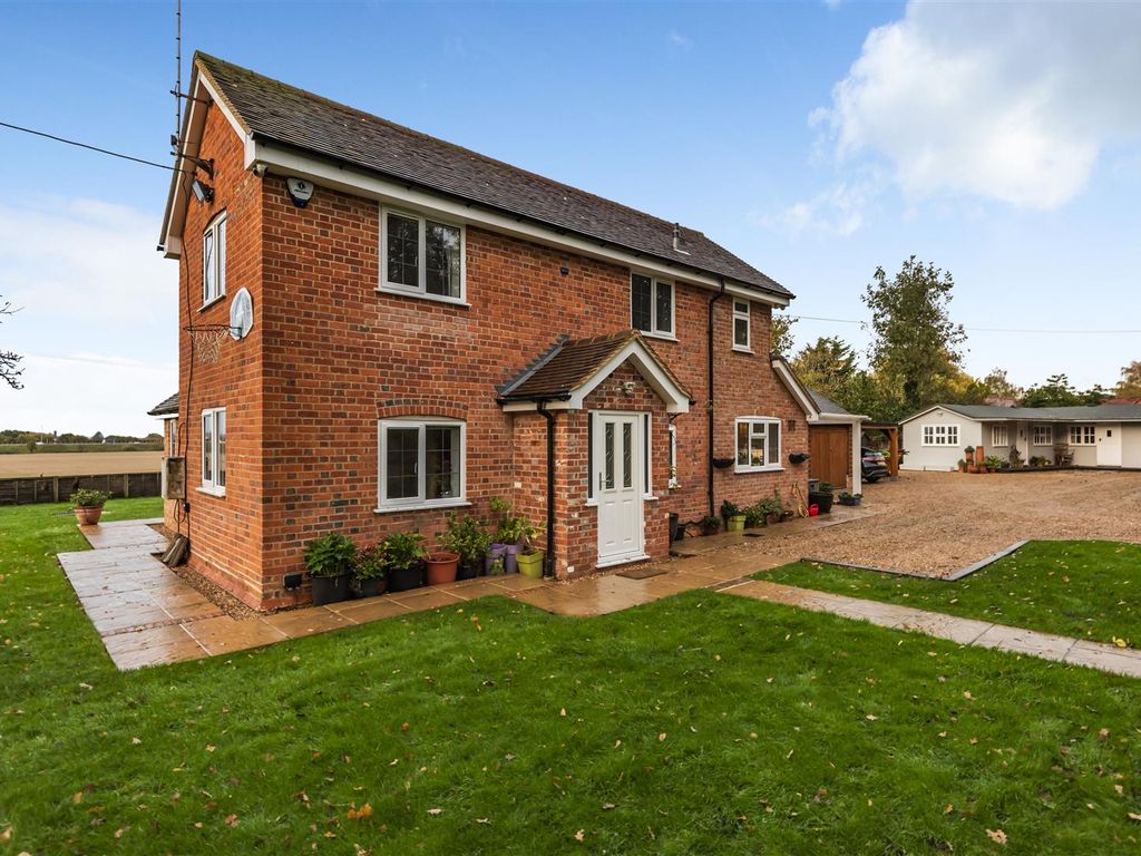 3 bed detached house for sale in Sadlers End, Sindlesham, Berkshire ...