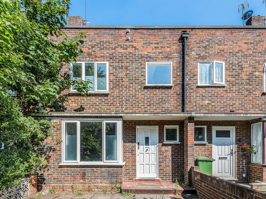 4 bed terraced house for sale in Toland Square, London SW15 - Zoopla