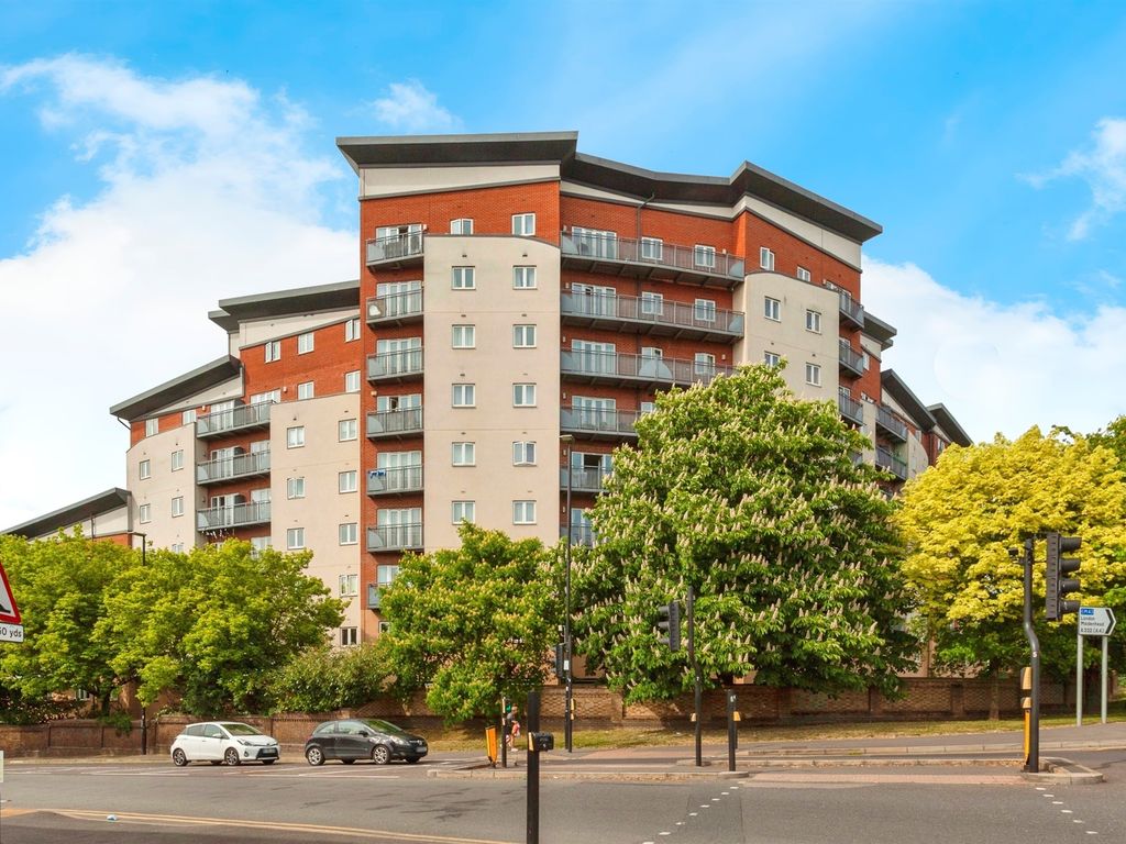 1 bed flat for sale in Aspects Court, Slough SL1, £185,000 - Zoopla
