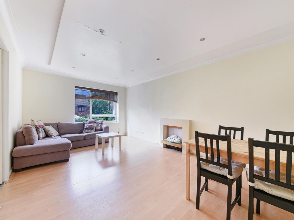 2 bed flat to rent in Weimar Street, London SW15, £2,000 pcm - Zoopla