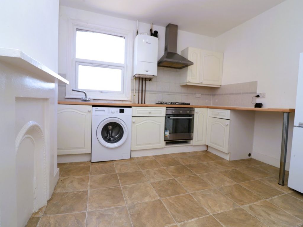 2 bed flat to rent in High Street, Chislehurst BR7 - Zoopla