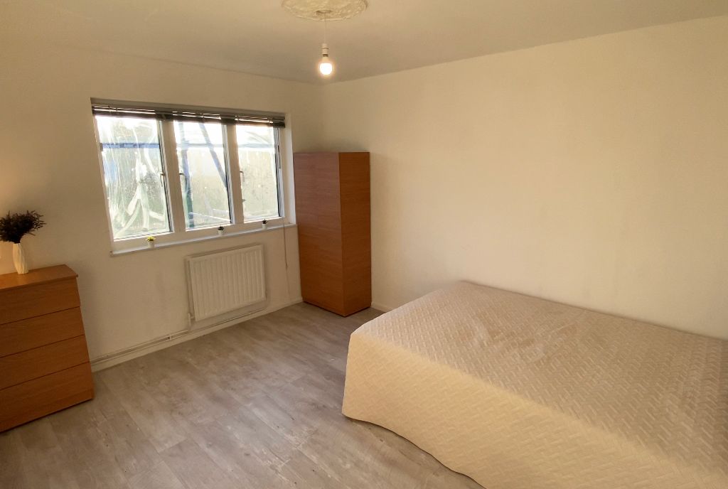 Room to rent in Longfield Estate, London SE1, £890 pcm - Zoopla