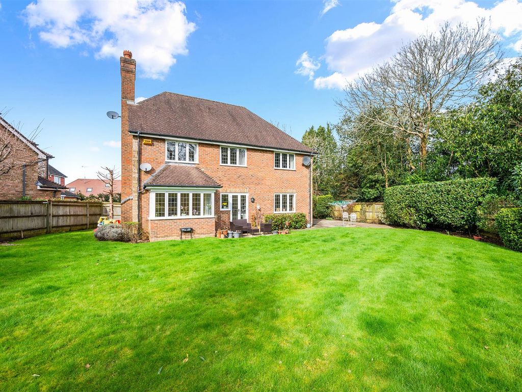 5 bed detached house for sale in Watts Close, Watts Lane, Tadworth KT20 ...